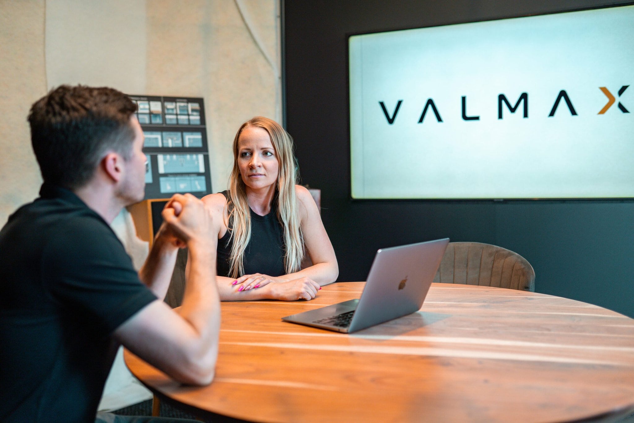 VALMAX | LED osvětlení a svítidla | Napínané stropy