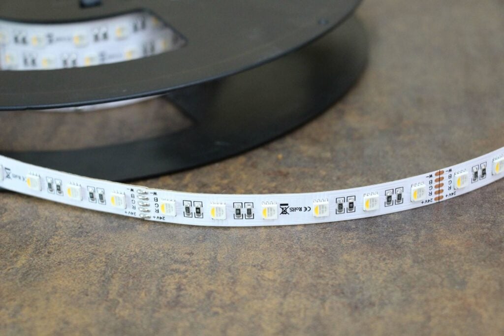 RGBW LED pásek 18W 24V SMD5050 | led pásky | VALMAX